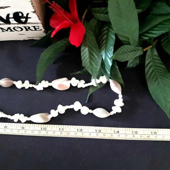 SheShells | Jewelry | Hp Beautiful Vintage Hawaiian Shell Necklace ...